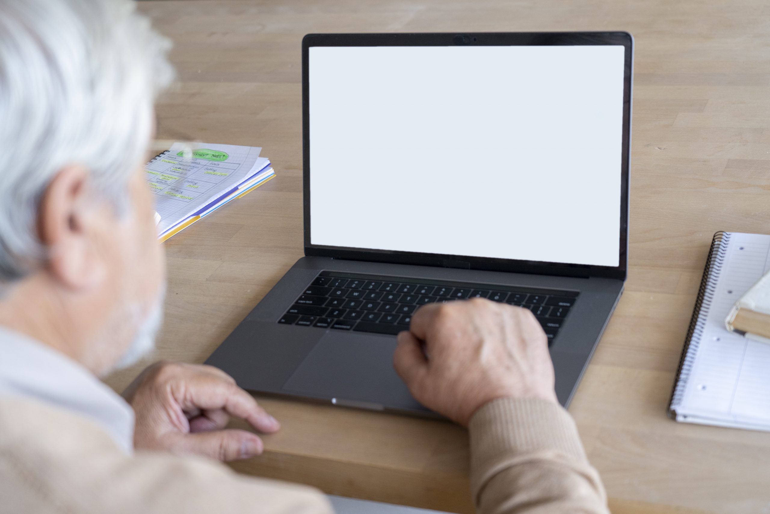 Bridging the Age Gap and Fostering Lifelong Learning - Resistiré